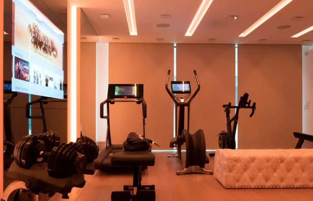How to Get Good Gym Lighting? Here Is The Answers! - GymNstrength